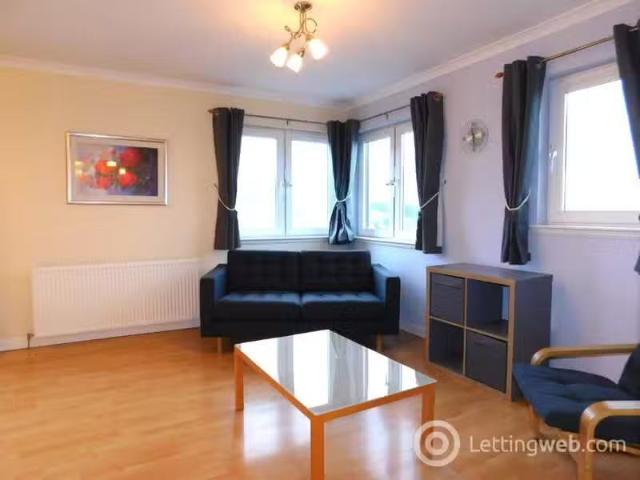 Unique 2 BR Property to rent in Bothwell Road, City Centre, Ab.