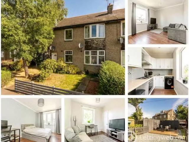 Cheap 2 BR Property to rent in Broomfield Crescent, Carrick Kn.