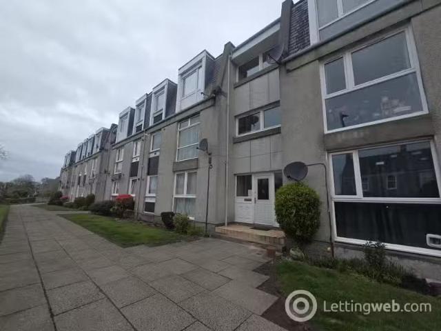 Charming 2 BR Property to rent in Broomhill Road, West End, Ab.