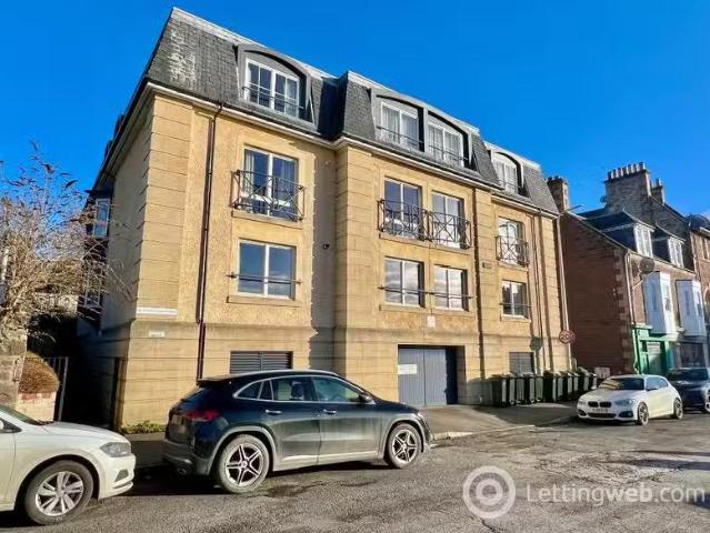 Deal! 2 BR Property to rent in Commissioner Street, Crieff, Pe.