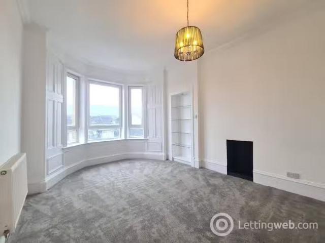 Cozy 2 BR Property to rent in Craigpark Drive, Dennistoun, Gla.