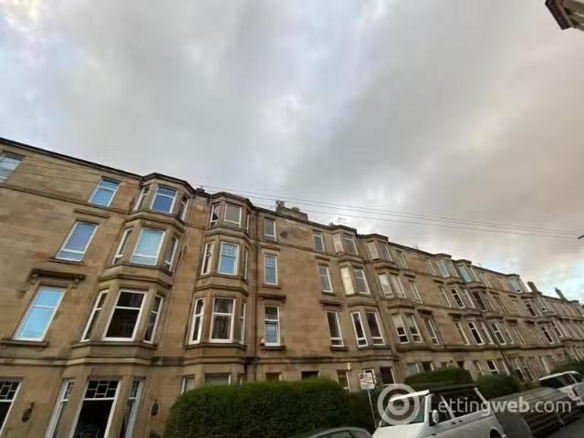Cheap 2 BR Property to rent in Deanston Drive, Shawlands