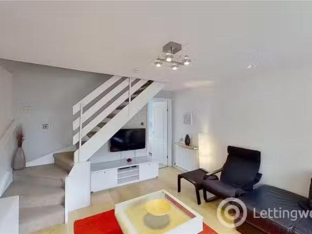 Charming 2 BR Property to rent in Double Hedges Park, Edinburg.