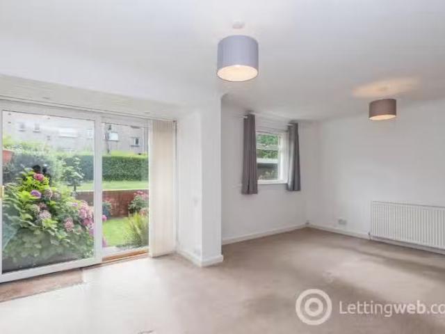 Cheap 2 BR Property to rent in Durar Drive, Clermiston, Edinbu.