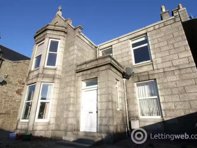 Just in! 2 BR Property to rent in Elmbank Terrace, City Centre.