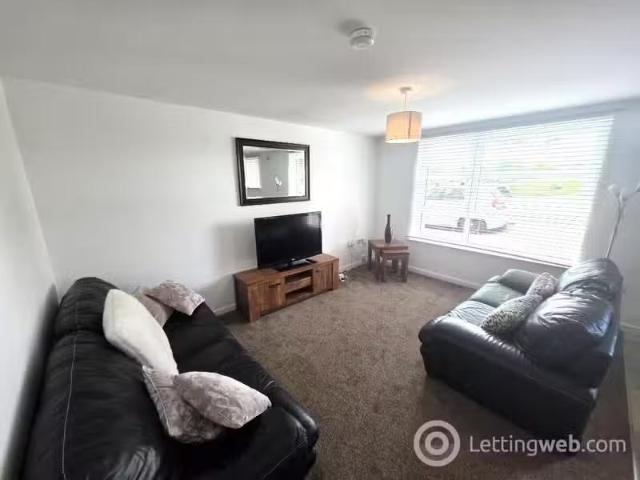 Cheap 2 BR Property to rent in Erroll Street, City Centre, Abe.