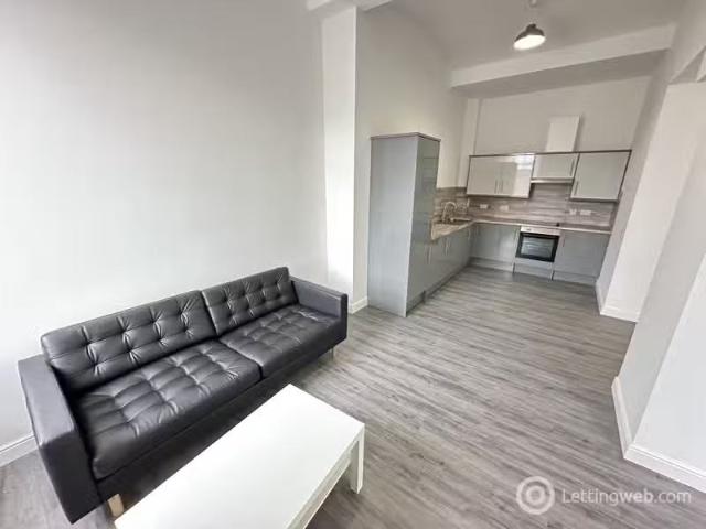 Charming 2 BR Property to rent in Flat 11, Old Mill, Guthrie S.