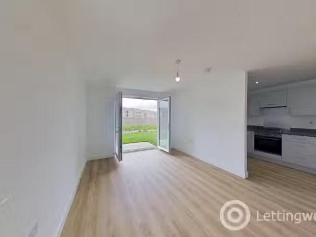 Cheap 2 BR Property to rent in Flat 2, Berry Place, Edinburgh.