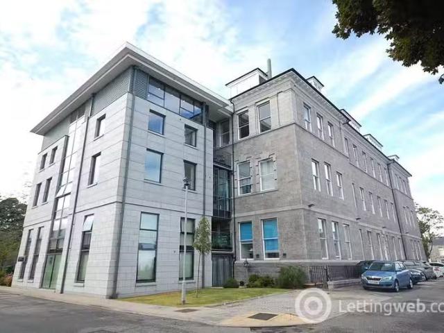 Nice 2 BR Property to rent in Gordondale Road, West End, Aberd.