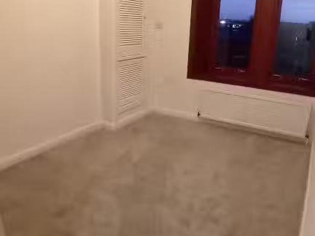 Cheap 2 BR Property to rent in Govan Road, Govan, Glasgow, G51.