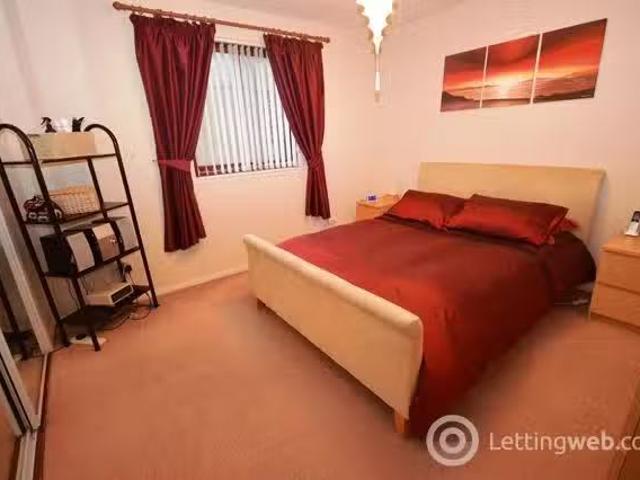 Charming 2 BR Property to rent in Harrismith Place, Edinburgh.
