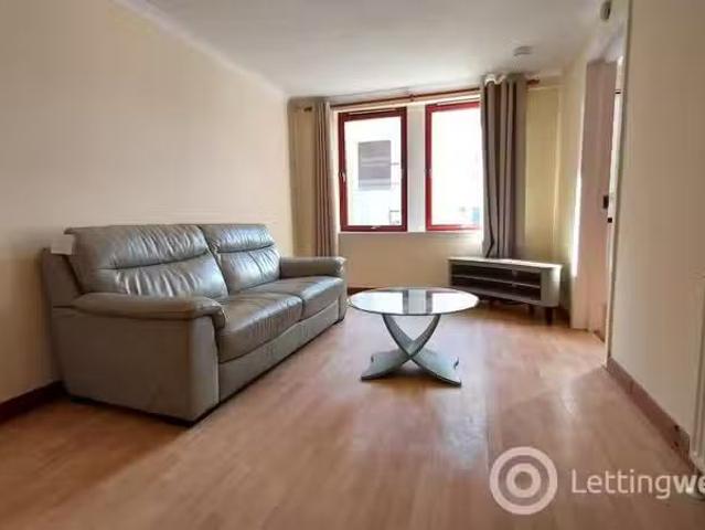 Cheap 2 BR Property to rent in Headland Court, Garthdee, Aberd.