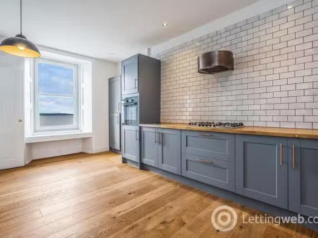 Unique 2 BR Property to rent in Laverockbank Avenue, Newhaven.