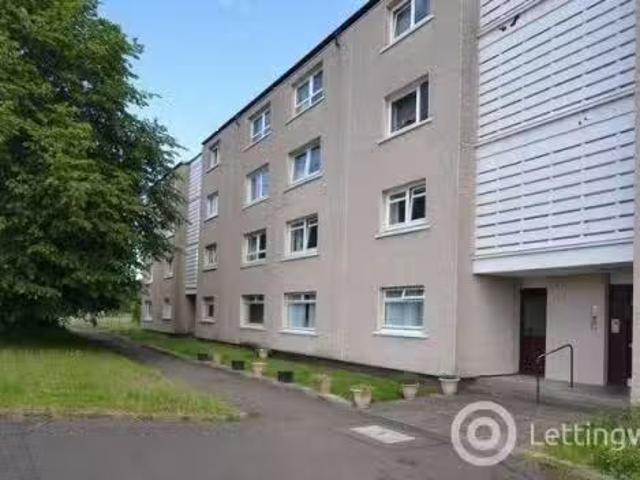 Just in! 2 BR Property to rent in Maclean Square, Kinning Park.