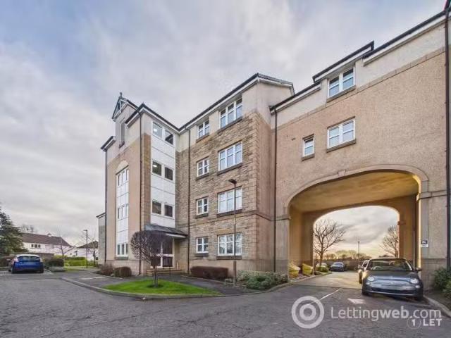 Unique 2 BR Property to rent in Meadow Place Road, Corstorphin.