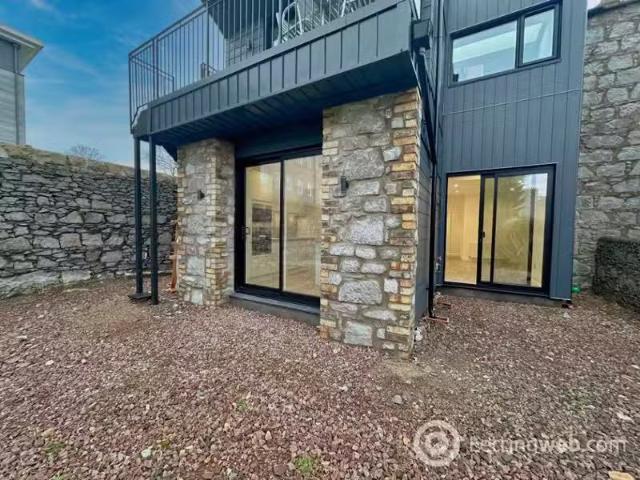 Deal! 2 BR Property to rent in Midstocket Road, Midstocket, Ab.