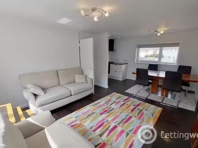 Deal! 2 BR Property to rent in Moubray Grove, South Queensferr.