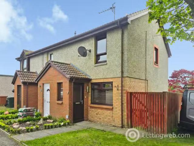 Unique 2 BR Property to rent in Newlands Place, Lossiemouth, M.