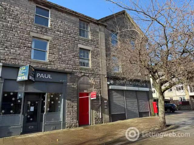 Cozy 2 BR Property to rent in Portobello High Street, Edinburg.