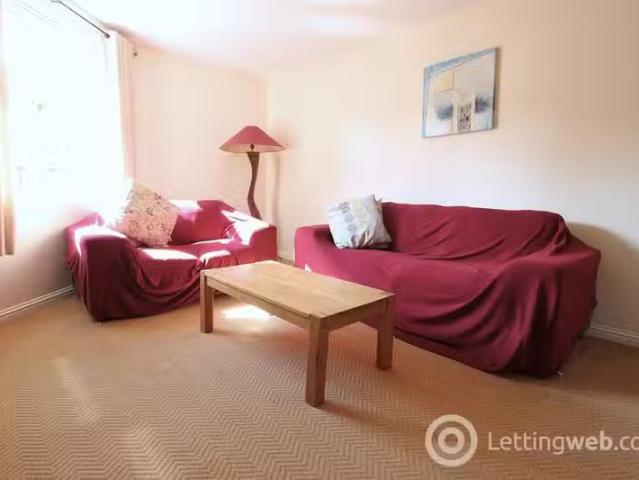 Cheap 2 BR Property to rent in Riverside Manor, First Floor, A.