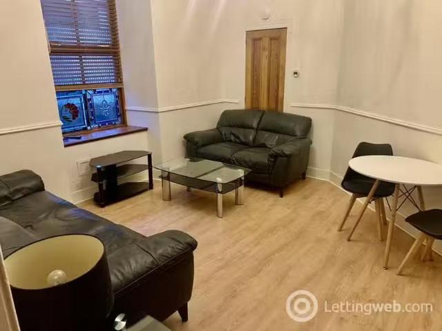 For Rent! 2 BR Property to rent in Rosemount Viaduct, Flat A.