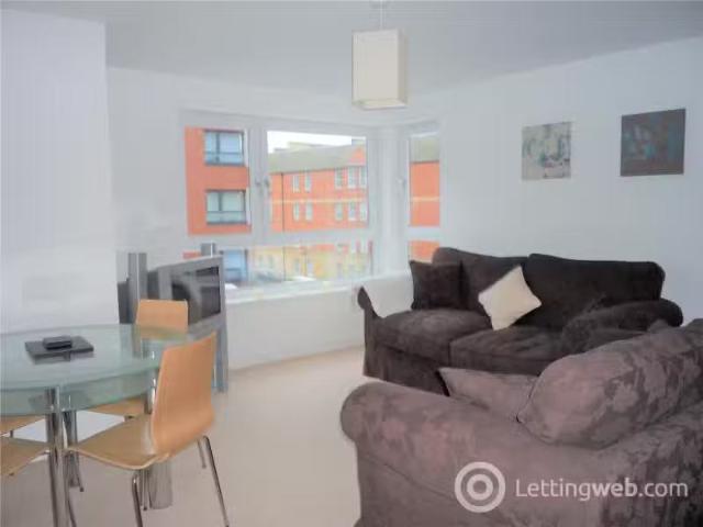 Rental! 2 BR Property to rent in Salamander Court, Edinburgh.