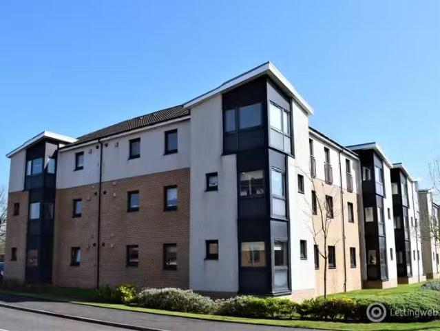 Cozy 2 BR Property to rent in Shawfarm Gardens, Prestwick, Ayr.