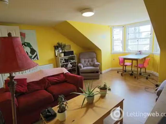 Just in! 2 BR Property to rent in South Tay Street, West End.