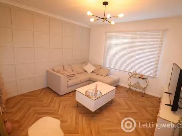 Nice 2 BR Property to rent in St Clair Street, Aberdeen, AB24