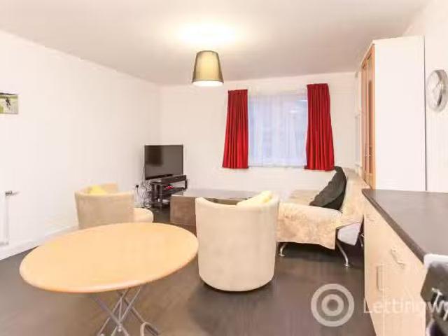 Just in! 2 BR Property to rent in STUART SQUARE, EDINBURGH, EH12