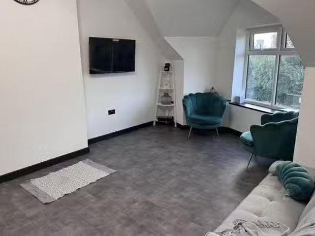 Cozy 2 BR Talbot Road