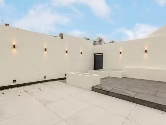 For Rent! 3 BA 3 bedroom house for rent in Brighton Road, Surb.