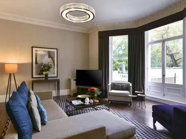 Unique 3 BA 3 bedroom property to let in Stanhope Gardens, Lon.