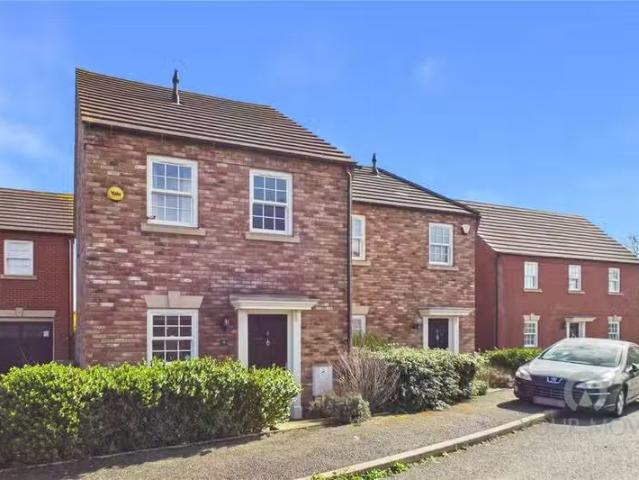 Cozy 3 BA 3 bedroom Semi Detached House to rent, Prescod Close.