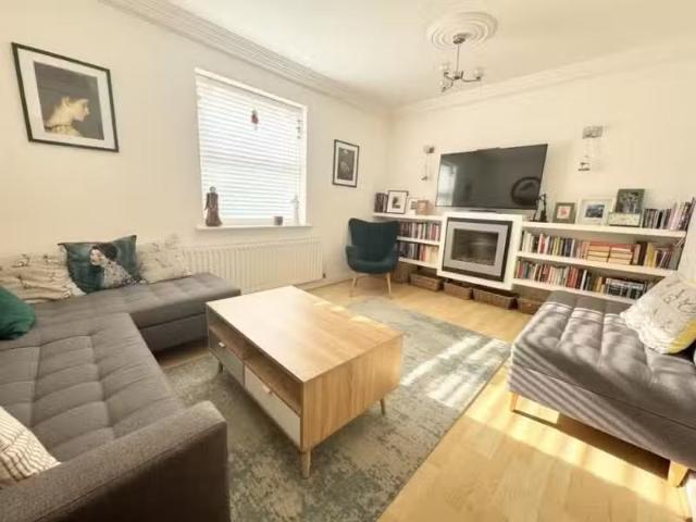 Just in! 3 BA 3 bedroom terraced house for rent in Braidley Ro.