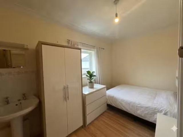 Just in! 3 BA 7 bedroom house share for rent in Room 6, Mowbra.