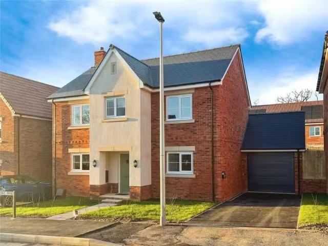 New 3 BA 4 bedroom Detached House to rent, Goodmores Drive, Ex.
