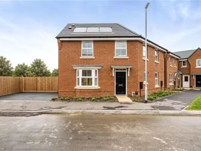 Unique 3 BA 4 bedroom Detached House to rent, Talisker Road, A.