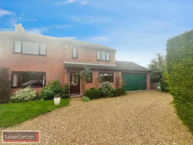Nice 3 BA 4 bedroom house for rent in High Street, Hauxton, Ca.