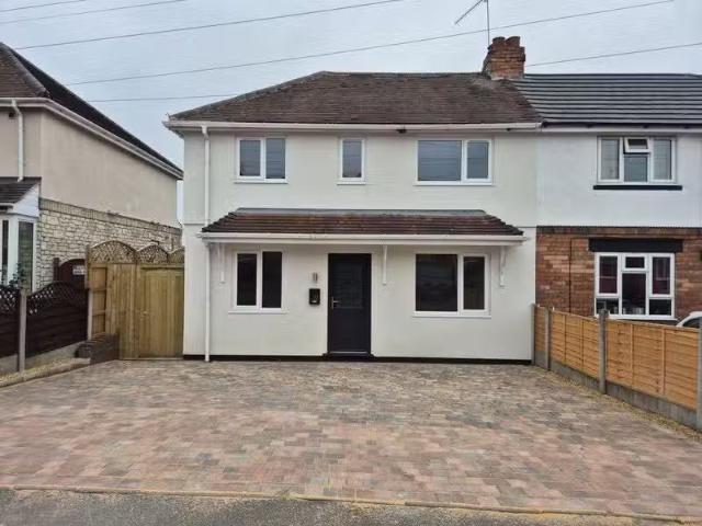 New 3 BA 4 bedroom semi detached house for rent in Church Road.