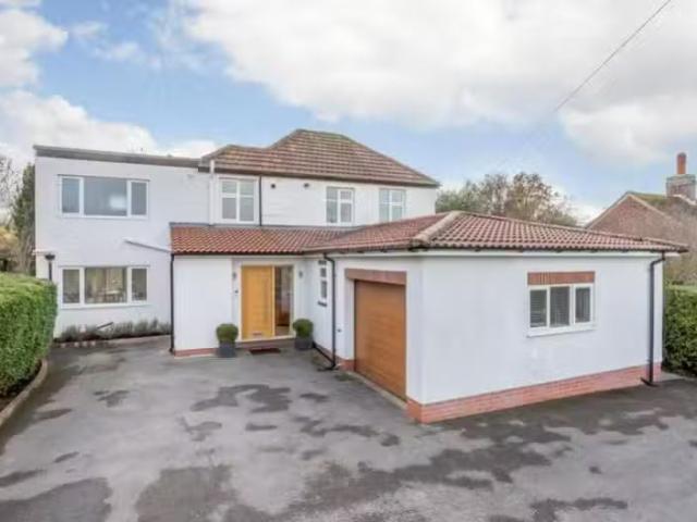 Unique 3 BA 5 bedroom detached house for rent in Broad Lane, C.