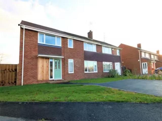 Unique 3 BA 5 bedroom house for rent in Oakleaze Road, Thornbu.