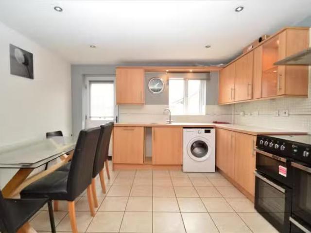 Just in! 3 BA 5 bedroom house for rent in Beatrix Place, Horfi.