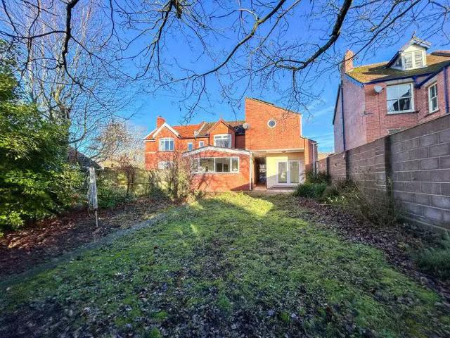 Rental! 3 BA 5 bedroom semi detached house for rent in North R.