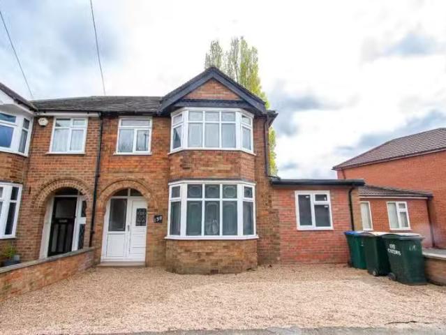 New 3 BA 5 bedroom semi detached house for rent in The Chesils.