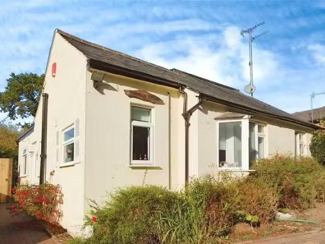 Unique 3 BA 6 bedroom Detached House to rent, Blays Lane, Engl.