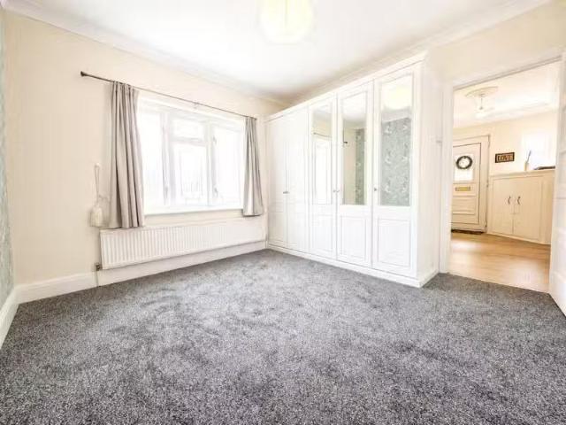Just in! 3 bed house to rent in 3 bed semi detached bungalow t.