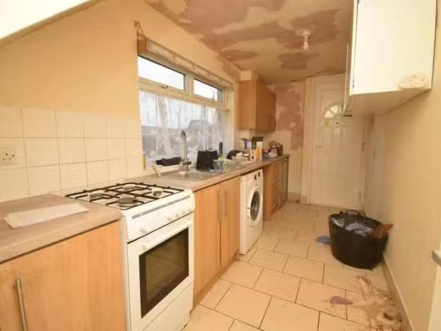 Deal! 3 bedroom terraced house for rent in The Downs, Hatfield.