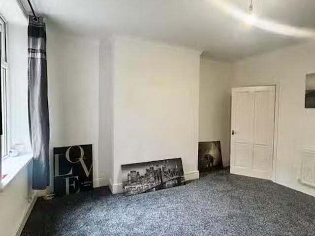 Nice 3 bedroom terraced house for rent in Berry Street, Burnle.