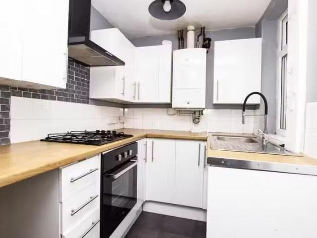 Unique 3 bedroom terraced house for rent in Edward Street, Nel.